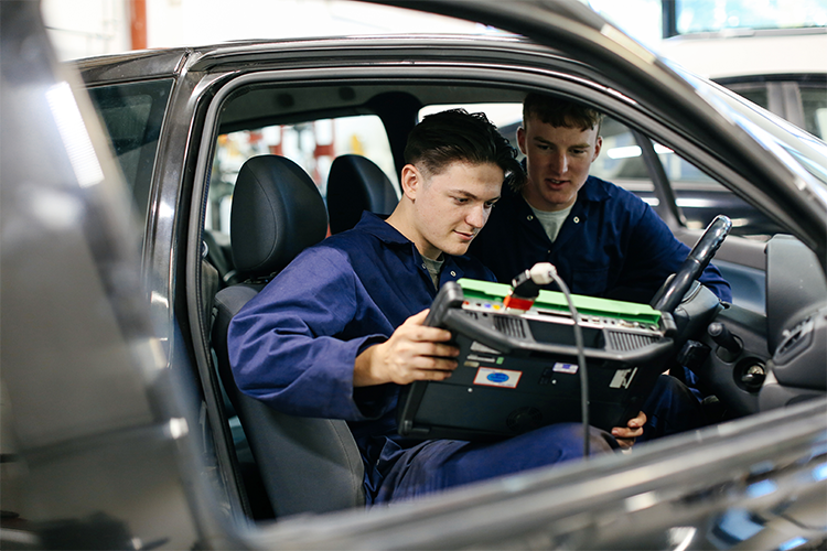 Level 3 Diploma in Light Vehicle Maintenance and Repair Principles ...